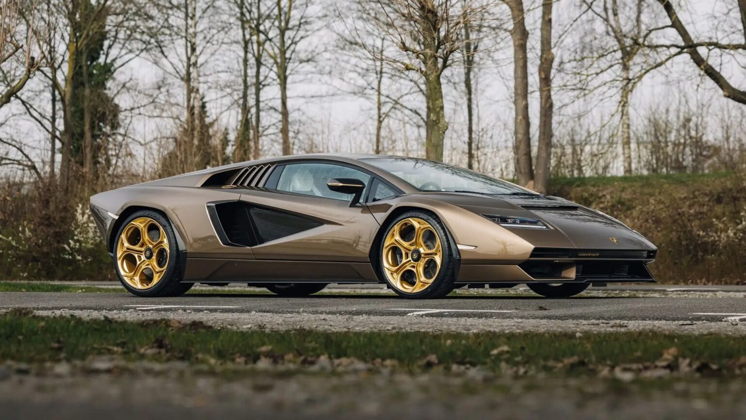Lamborghini Countach LPI 800-4 Expected to Garner Up to $2.5 Million at ...