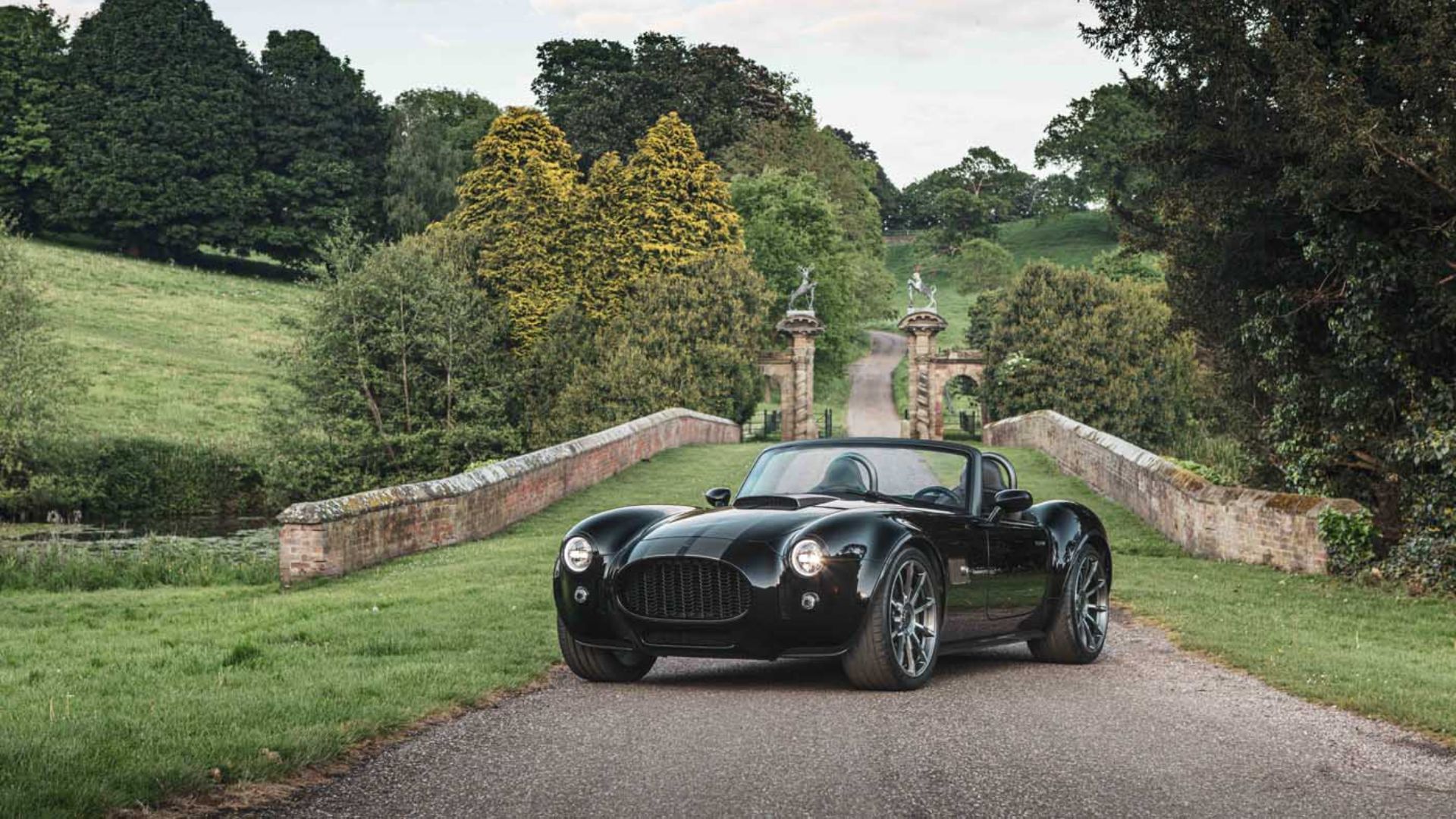AC Cars Opens New Test Drive Experiences For The Cobra GT Roadster ...