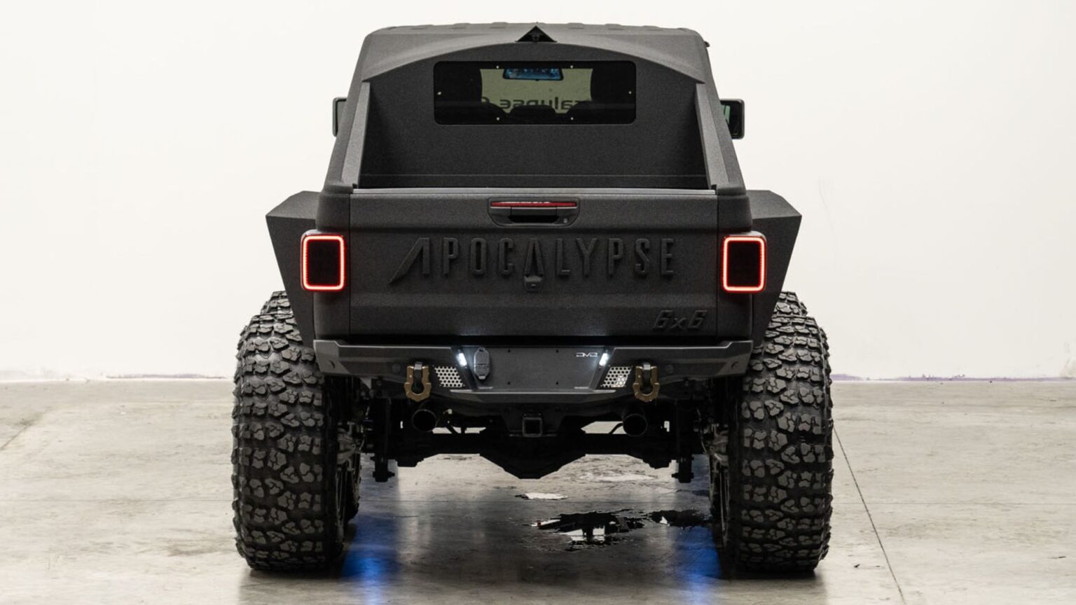 The Apocalypse Hellfire: A Six-Wheel, 800-HP Family Car - Modern Car ...