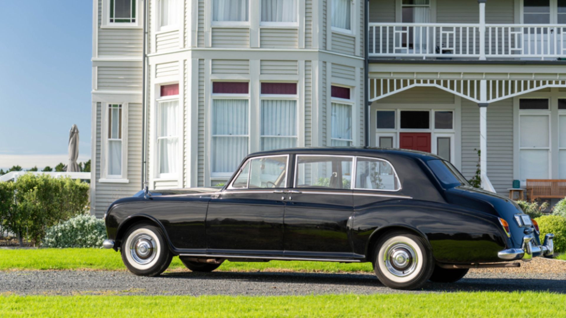 Queen Elizabeth II’s 1963 Rolls-Royce Phantom V Heads to Auction ...