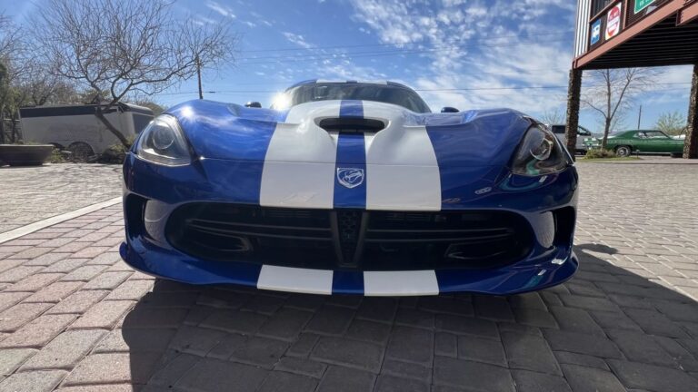 Limited-Edition 2013 SRT Viper GTS: A 640-HP Tribute to American Muscle ...