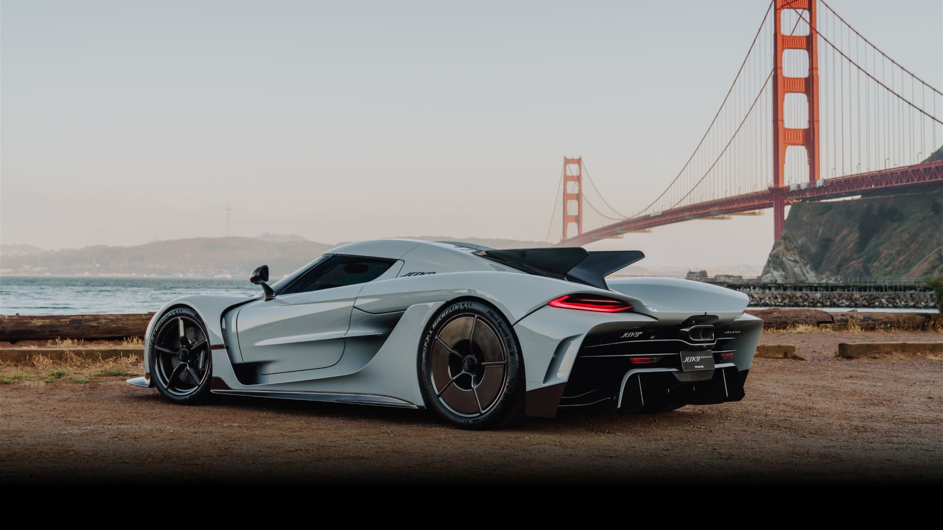 Koenigsegg Jesko Absolut Sets Standing Half-Mile Speed Record, Hitting ...