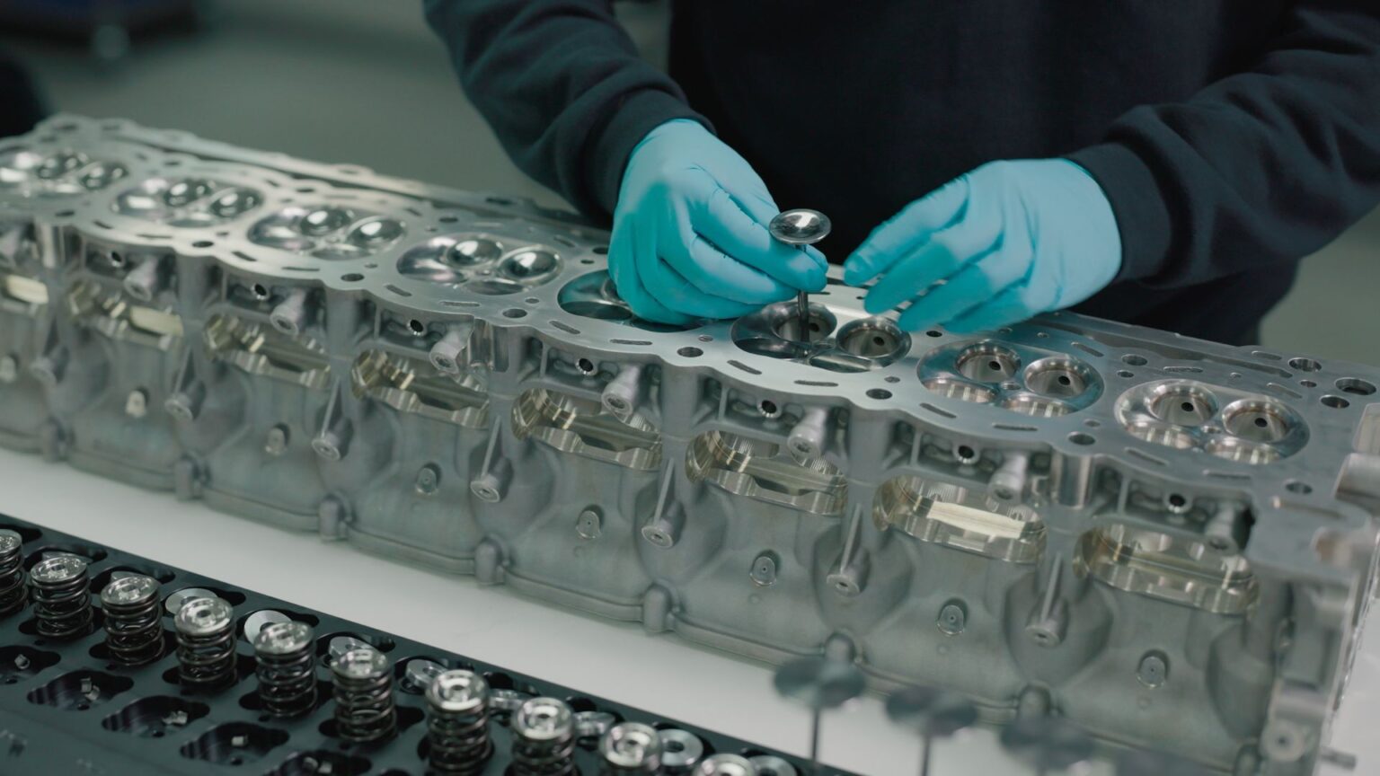 Bugatti Shows Off All-New 1,800-HP V16 Hybrid Powertrain - Modern Car ...