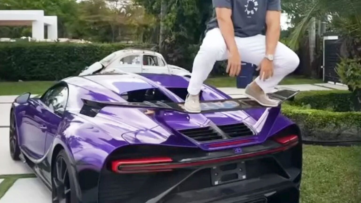Bugatti Chiron Pur Sport Rear Wing Cracks as Instagram User Attempts ...