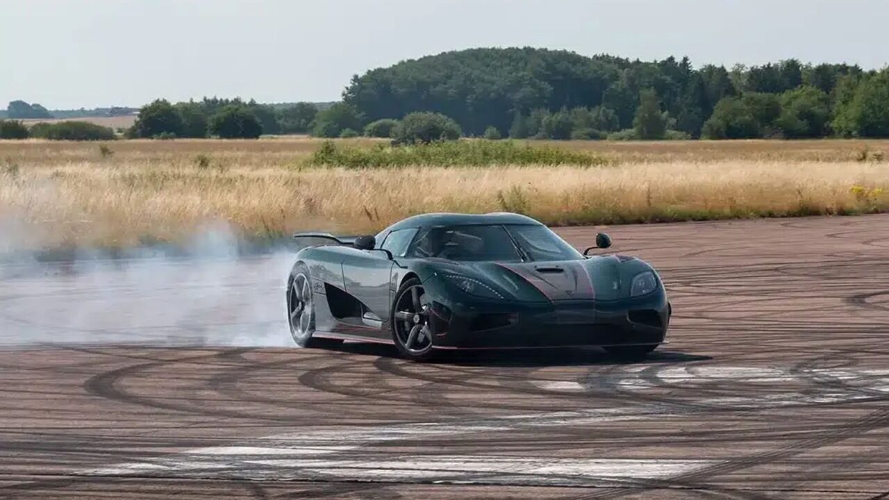 Koenigsegg Revives Agera R with Factory-Restored, One-Off Legends ...