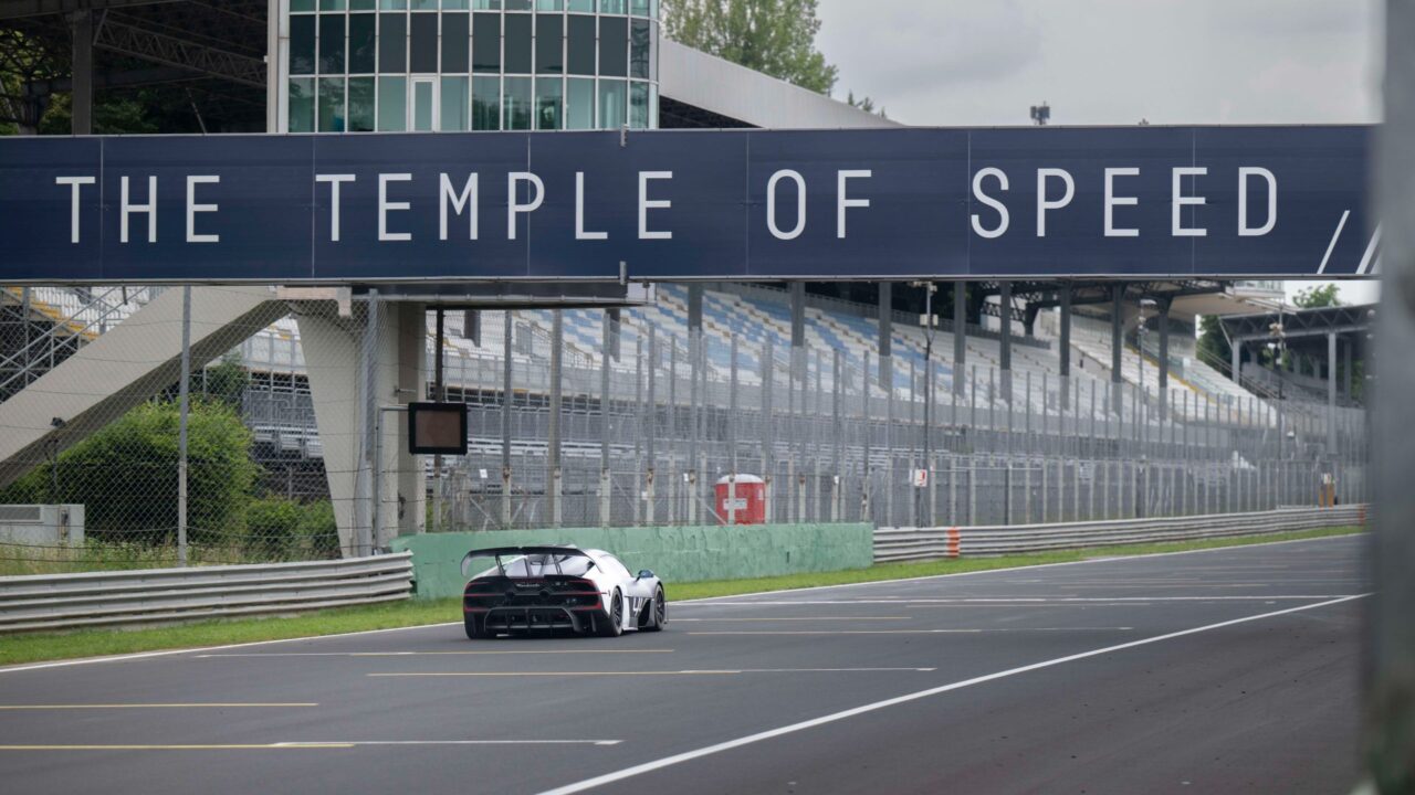 Maserati Delivers 1-of-62 MCXtrema Hypercar to Owner at Monza Circuit ...
