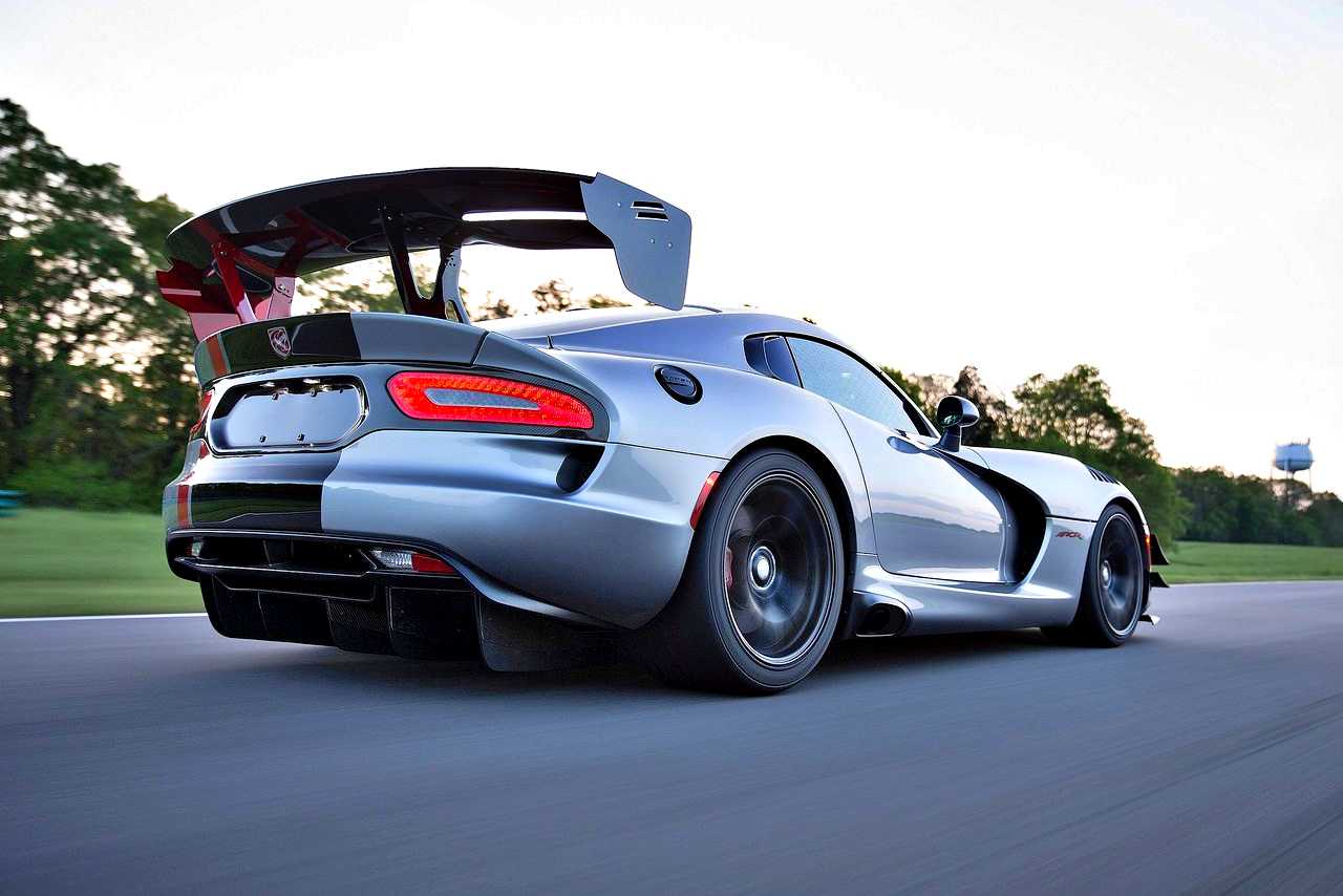 The 2017 Dodge Viper ACR: America’s Last V10 Manual Sports Car - Modern ...